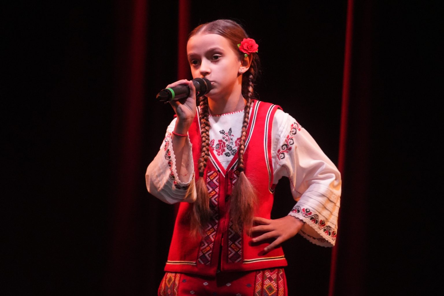 omagiu adus de către elevii Liceului Tehnologic