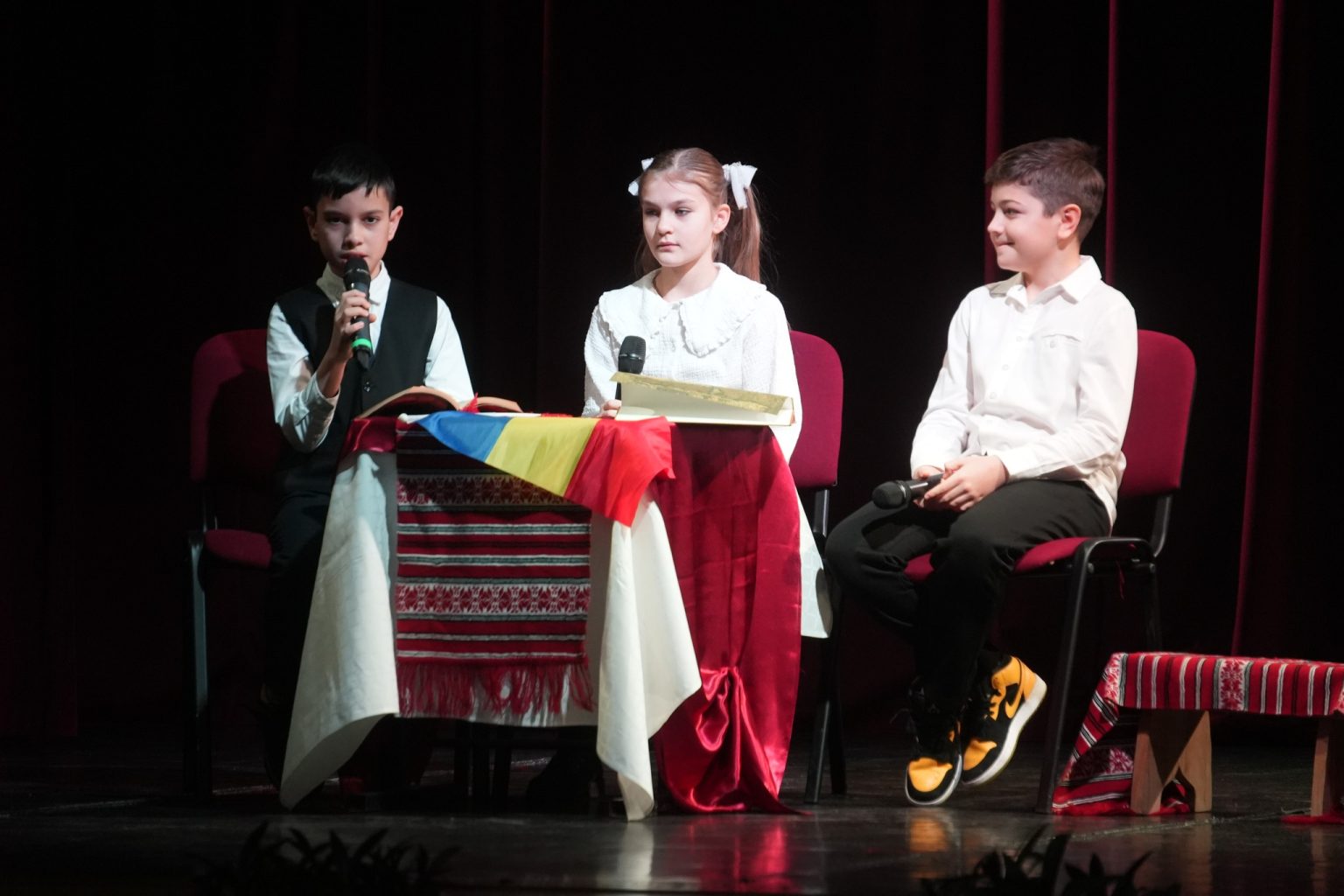 omagiu adus de către elevii Liceului Tehnologic