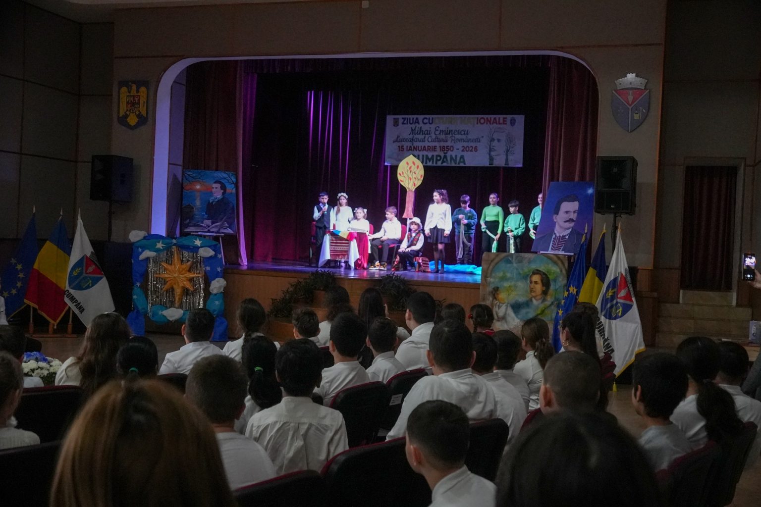 omagiu adus de către elevii Liceului Tehnologic